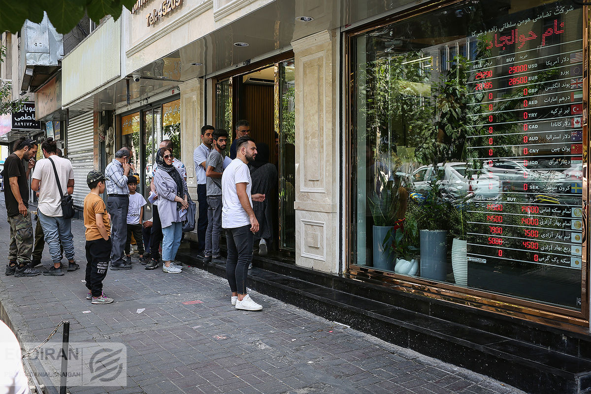 هشدار به بورس بازان درباره خرید سهام پروژه ای /بازی دلار پشت دست طلا