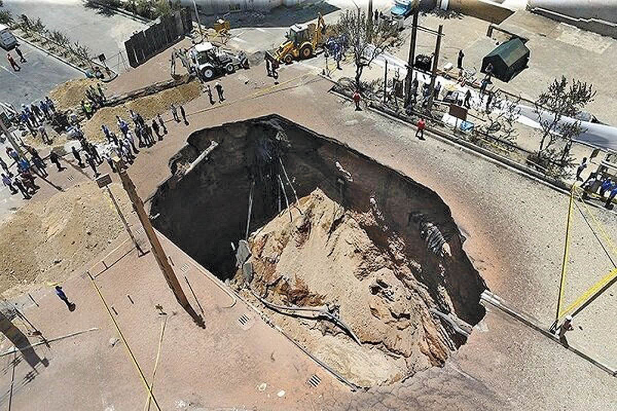علت نشست زمین در خیابان امام خمینیره اصفهان در دست بررسی است